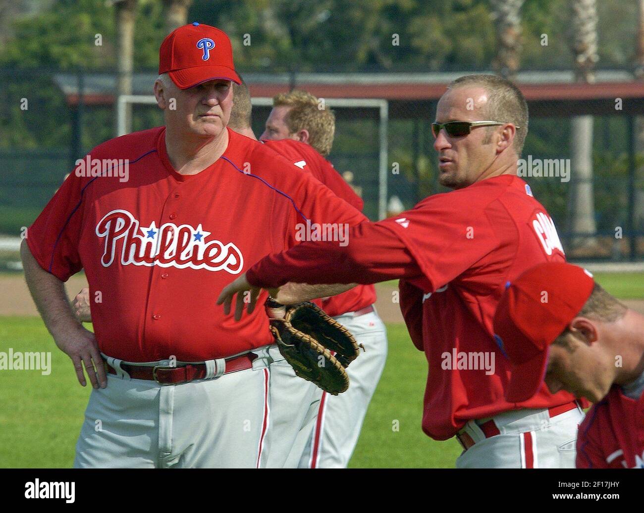 Philadelphia Phillies pitcher Rheal Cormier, right, chats with manager ...