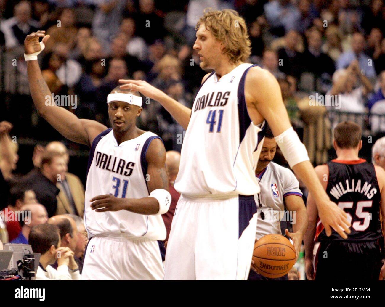 Dallas Mavericks' Dirk Nowitzki gives teammate Jason Terry a ...