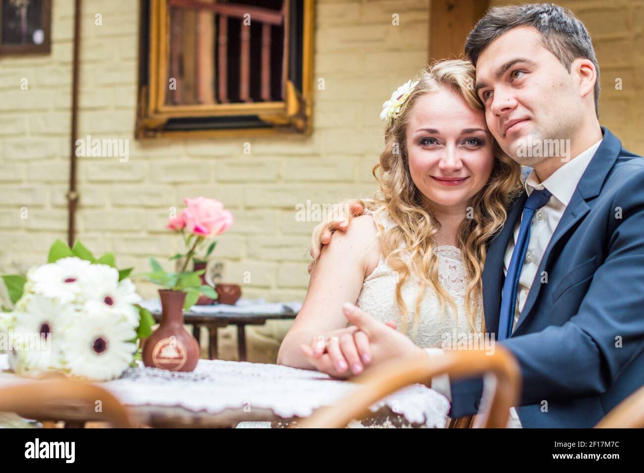Wedding table newlyweds in restaurant hi-res stock photography and ...