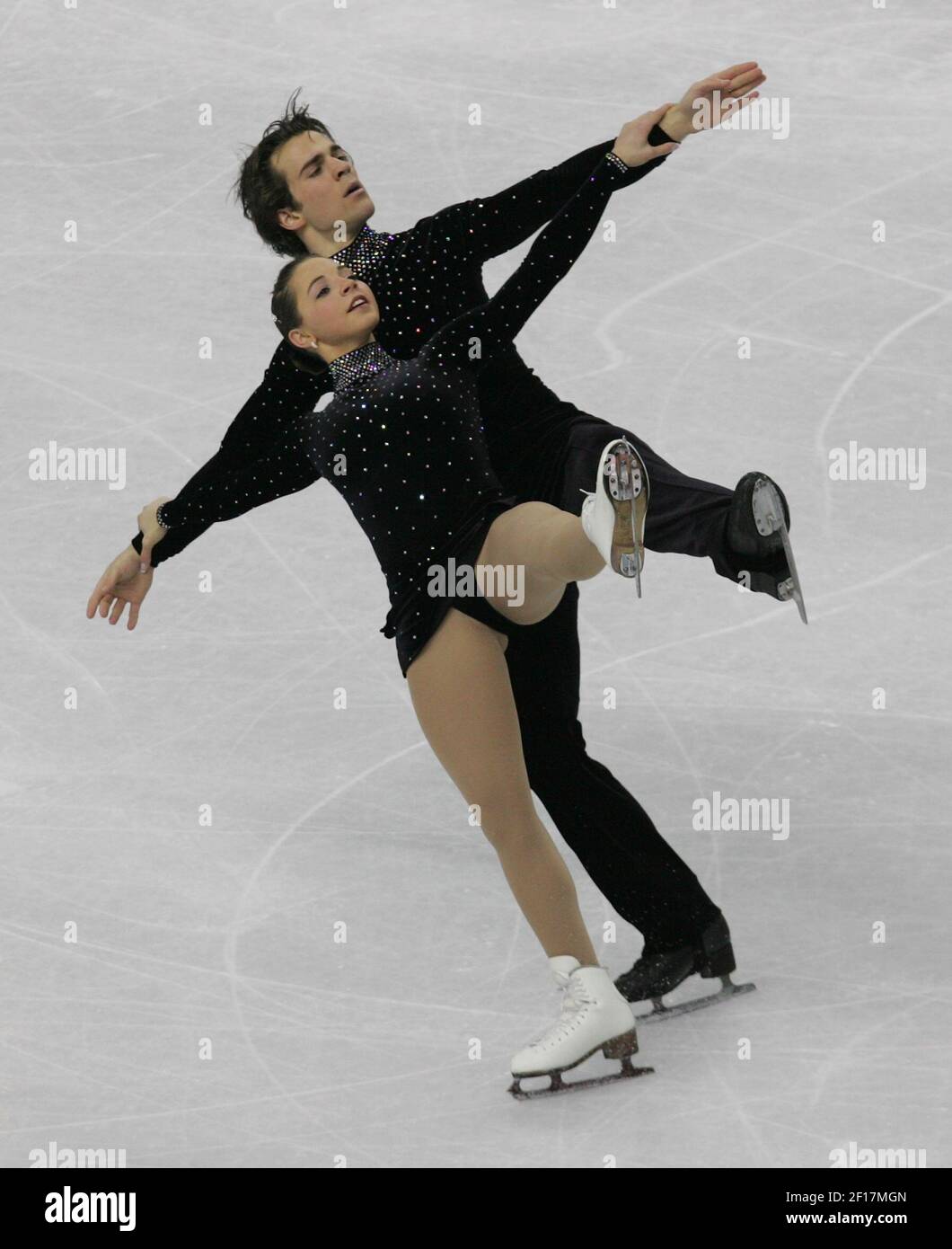 Jessica Dube and Bryce Davison of Canada perform during their 2006 ...