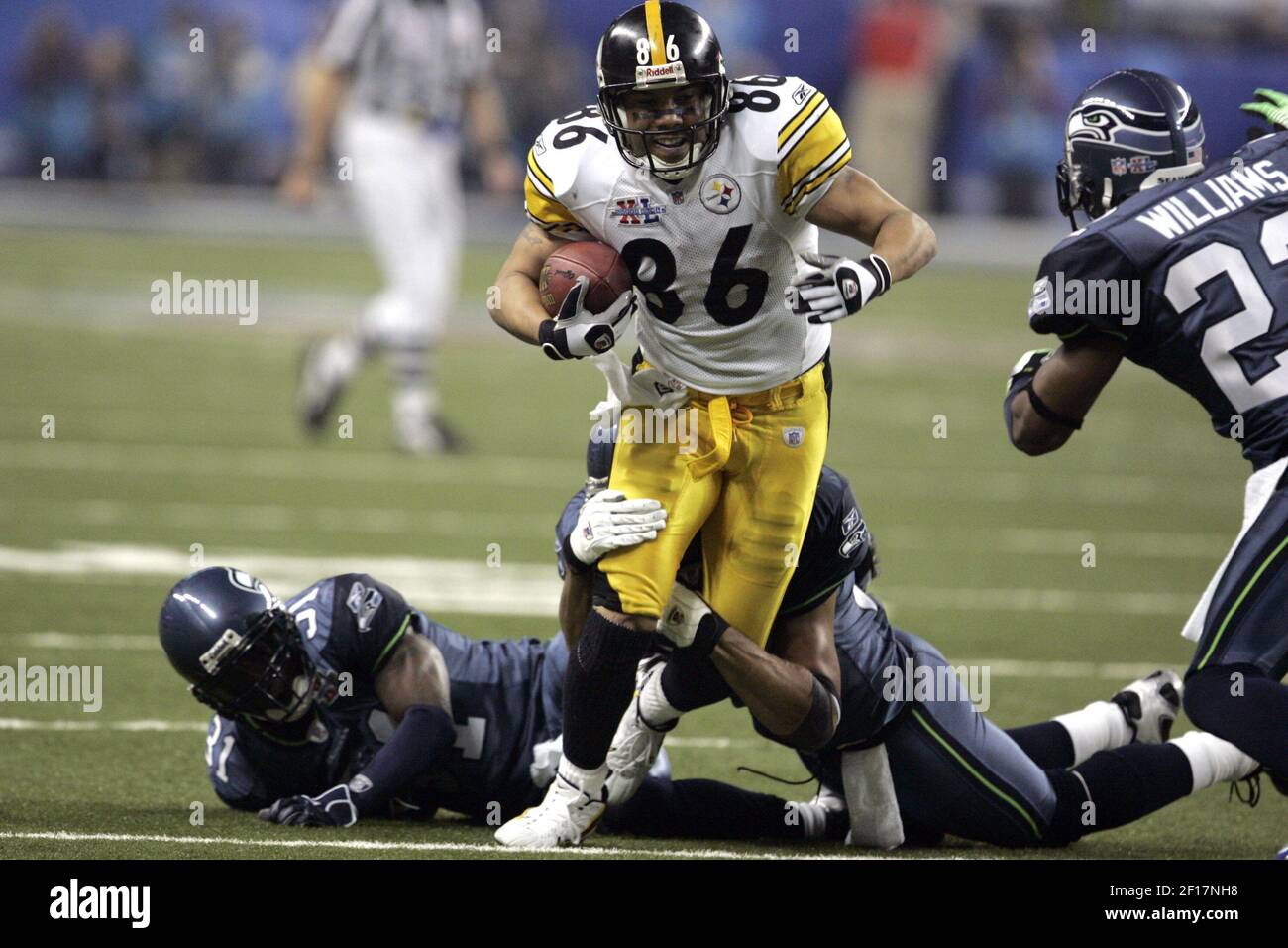 Pittsburgh Steelers receiver Hines Ward (86) makes a gain against the ...