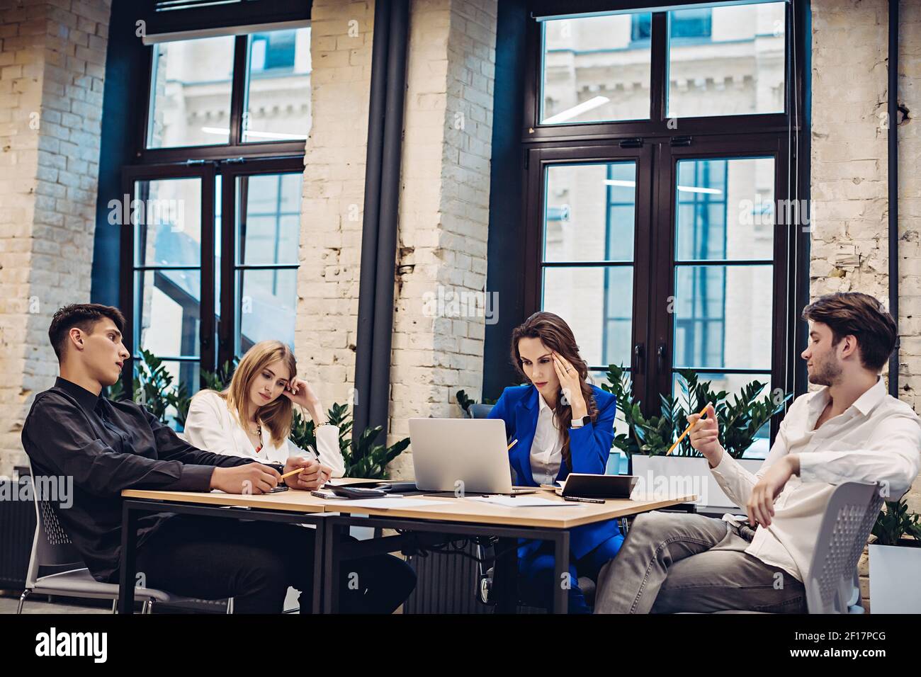 Teamwork thinking hi-res stock photography and images - Alamy