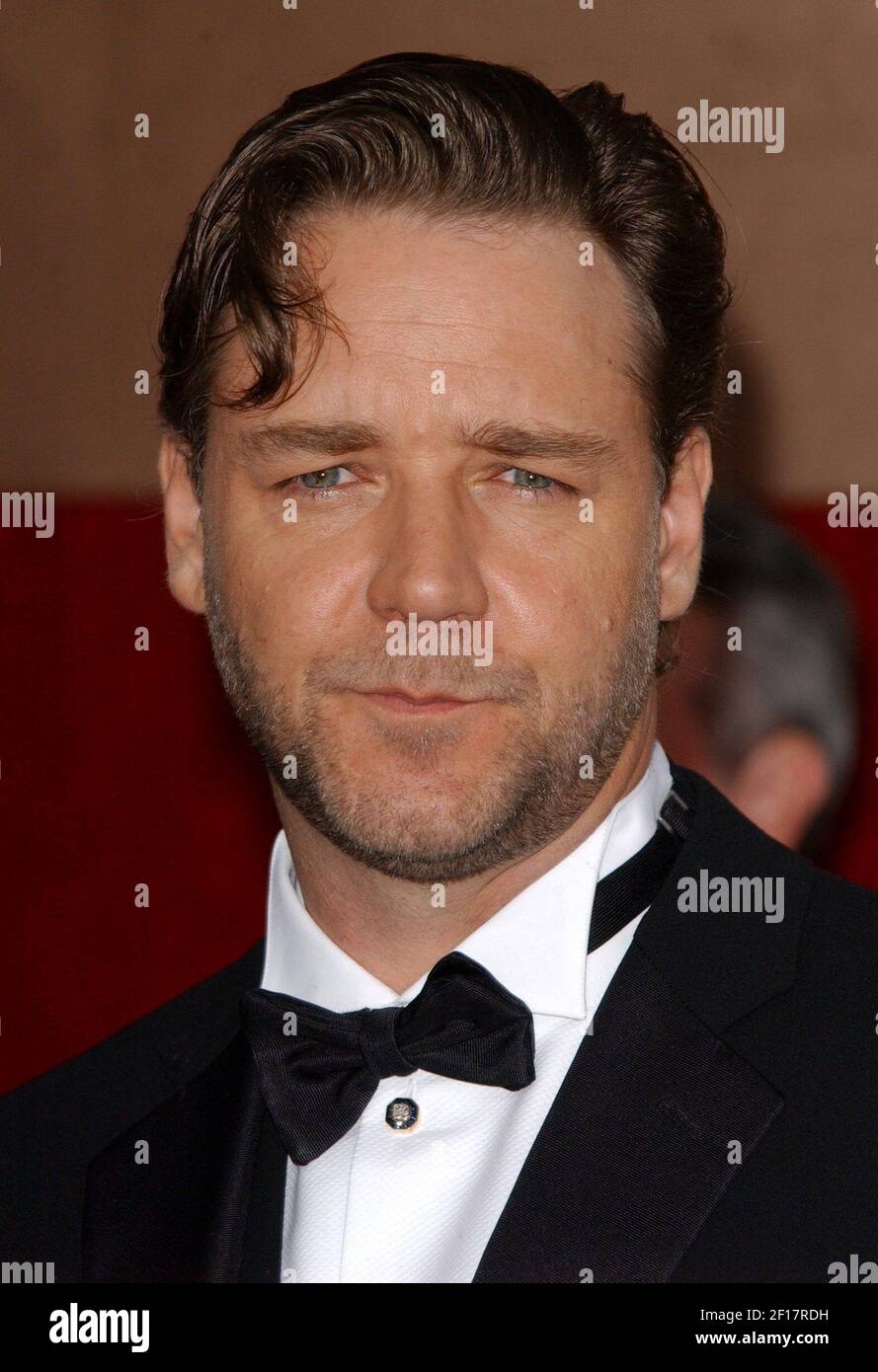 Russell Crowe arrives at the 63rd Annual Golden Globe Awards at the ...