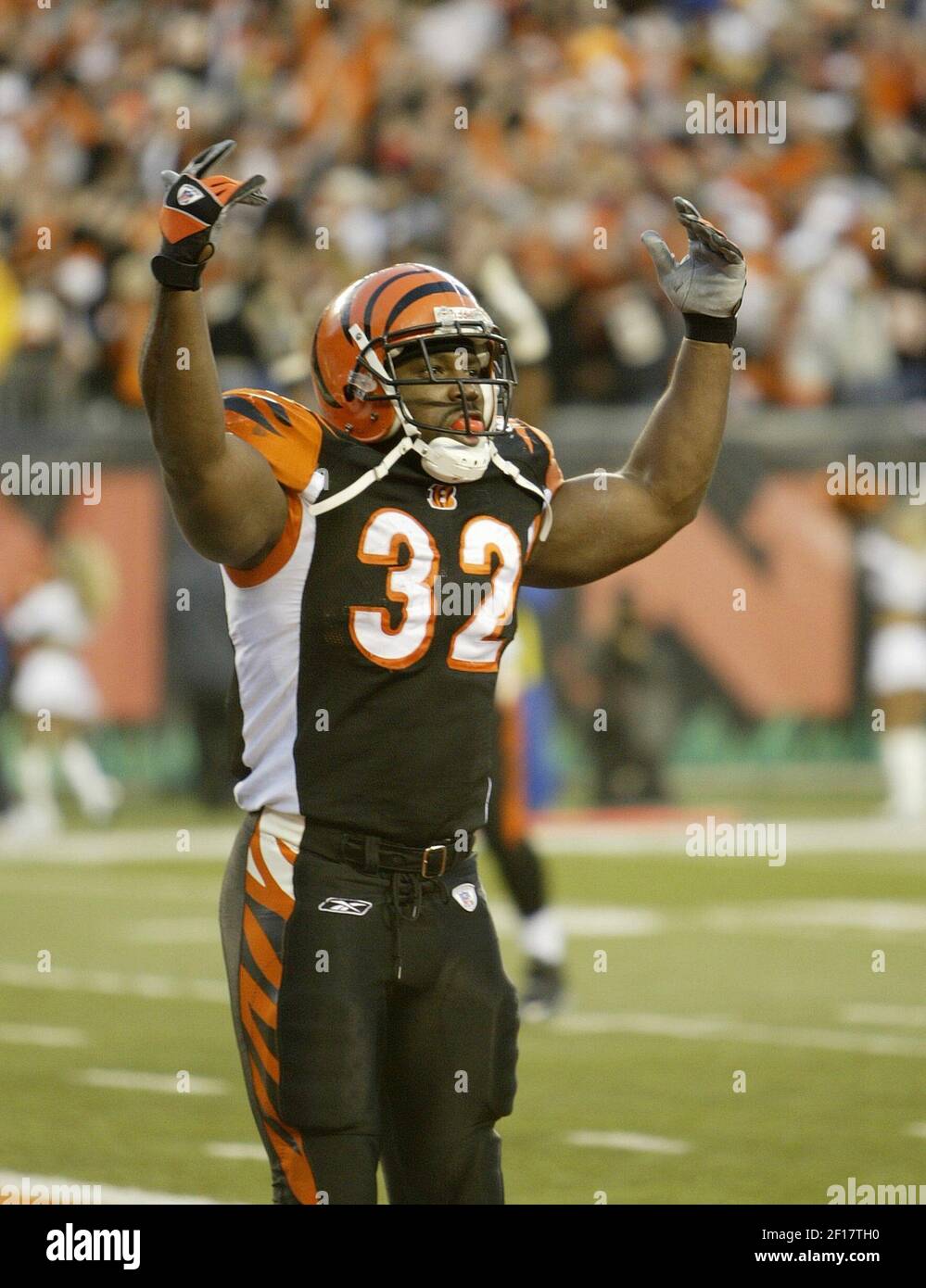 Cincinnati Bengals running back Rudi Johnson raised his arms to the ...