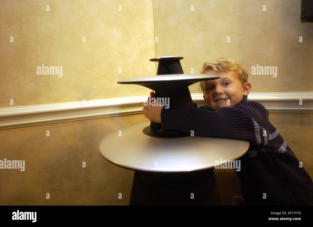 KRT LIFESTYLE STORY SLUGGED: CNS-SPEAKERS KRT PHOTOGRAPH BY CANDICE C ...