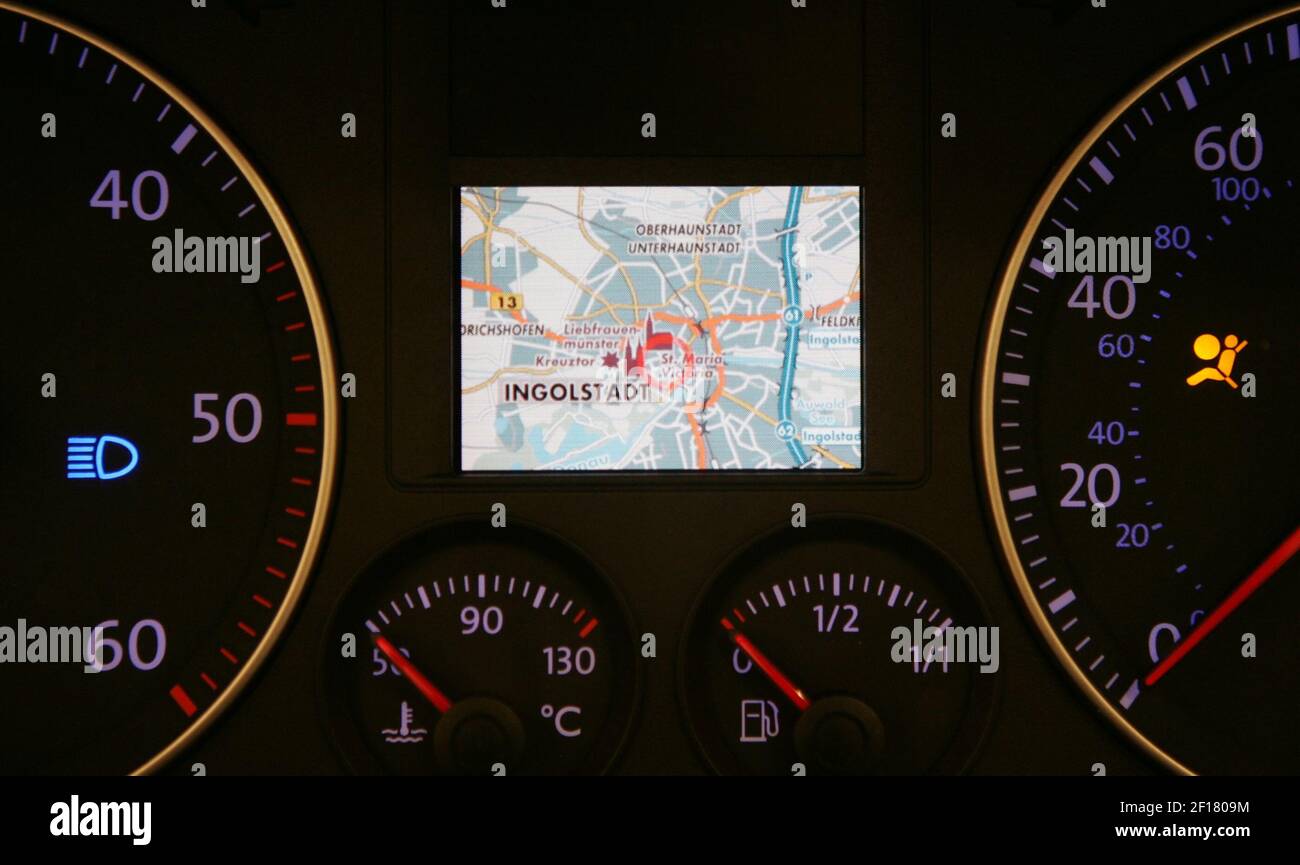 KRT BUSINESS STORY SLUGGED: CPT-AUTO-NEW-GAUGES KRT PHOTOGRAPH BY JIM ...