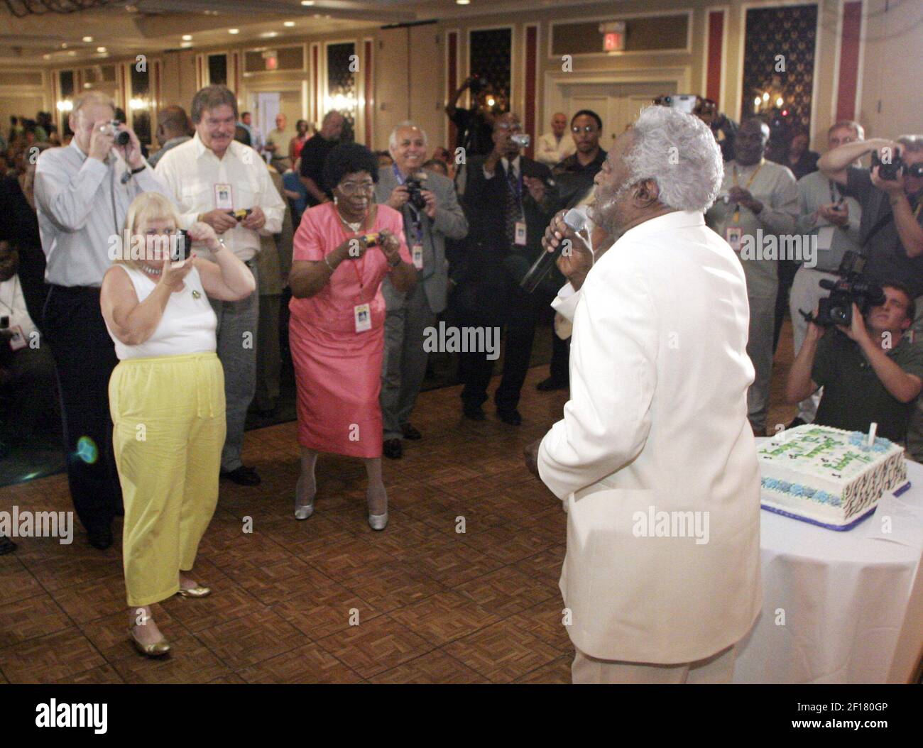 KRT ENTERTAINMENT STORY SLUGGED: MUS-BILLPINKNEY KRT PHOTO BY C. ALUKA ...