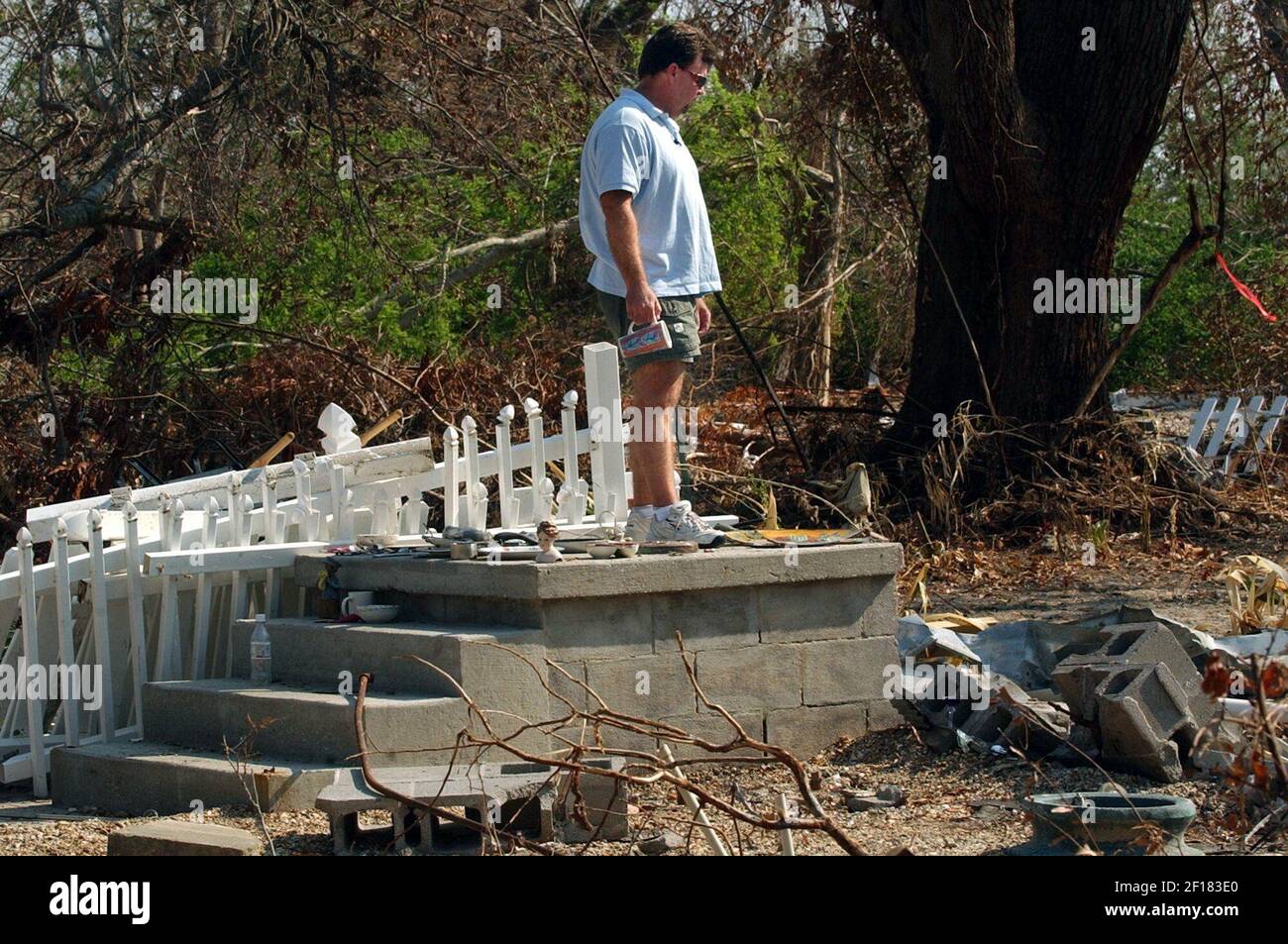 KRT US NEWS STORY SLUGGED: WEA-STORMS-STEPS KRT PHOTOGRAPH BY TIM ISBELL/BILOXI SUN HERALD ...