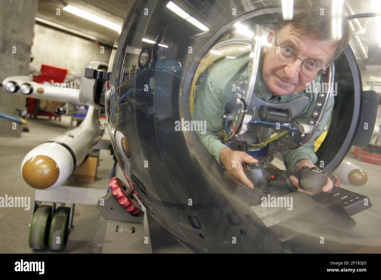 KRT US NEWS STORY SLUGGED: SCI-SUBMERSIBLE KRT PHOTOGRAPH BY GARY REYES ...