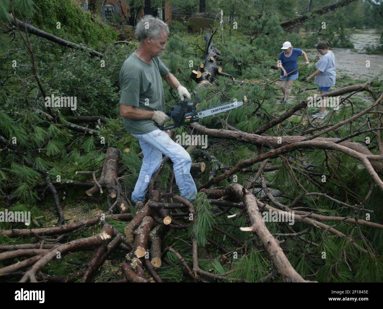 -- NO MAGS, NO SALES -- KRT US NEWS STORY SLUGGED: WEA-RITA KRT ...