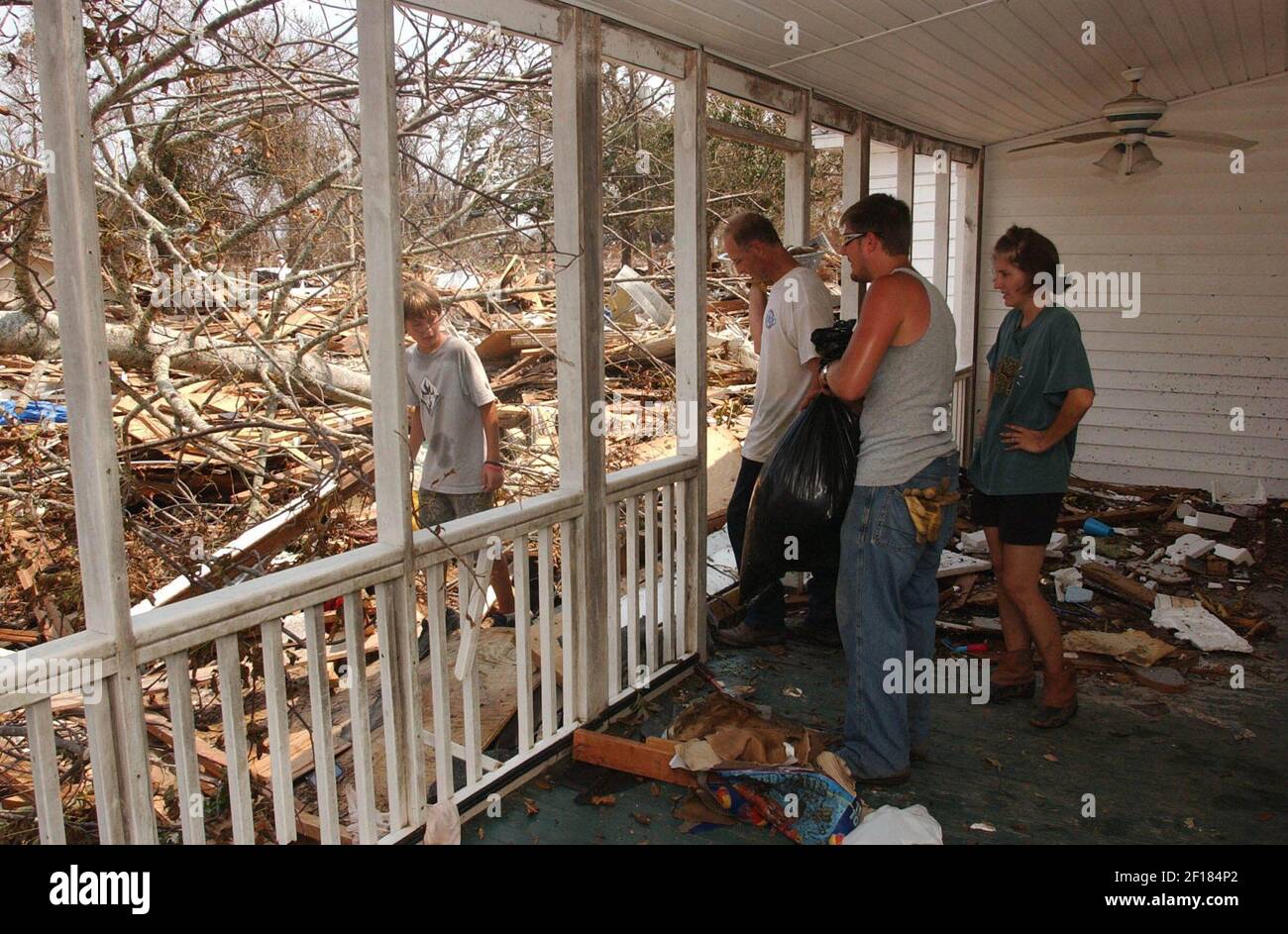 KRT US NEWS STORY SLUGGED: WEA-KATRINA KRT PHOTOGRAPH BY JOHN FITZHUGH ...