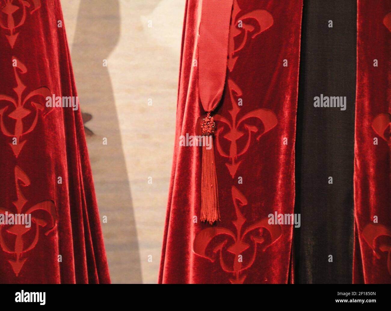 KRT ENTERTAINMENT STORY SLUGGED; BOOK-STARWARS KRT PHOTO BY TISH WELLS ...