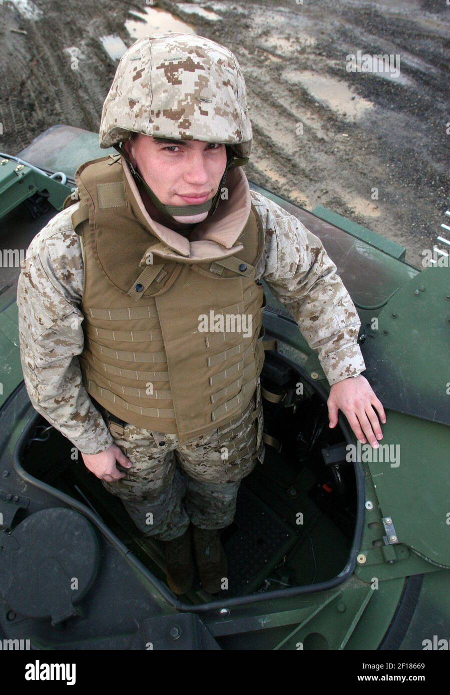 -- NO MAGS, NO SALES -- KRT US NEWS STORY SLUGGED: USMILITARY-KEVLAR ...