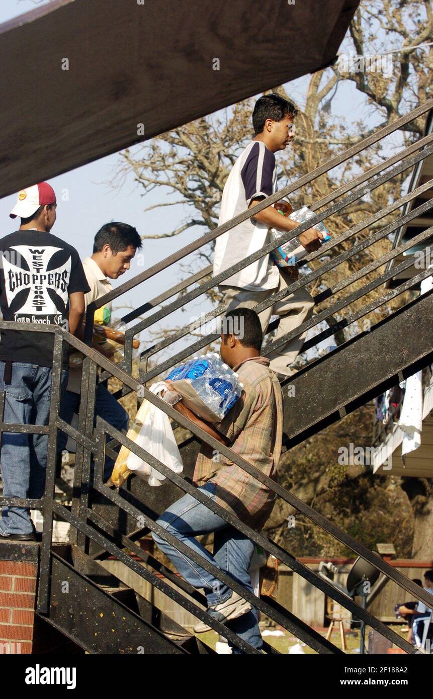 KRT US NEWS STORY SLUGGED: WEA-KATRINA-POOR KRT PHOTOGRAPH BY NICK OZA ...