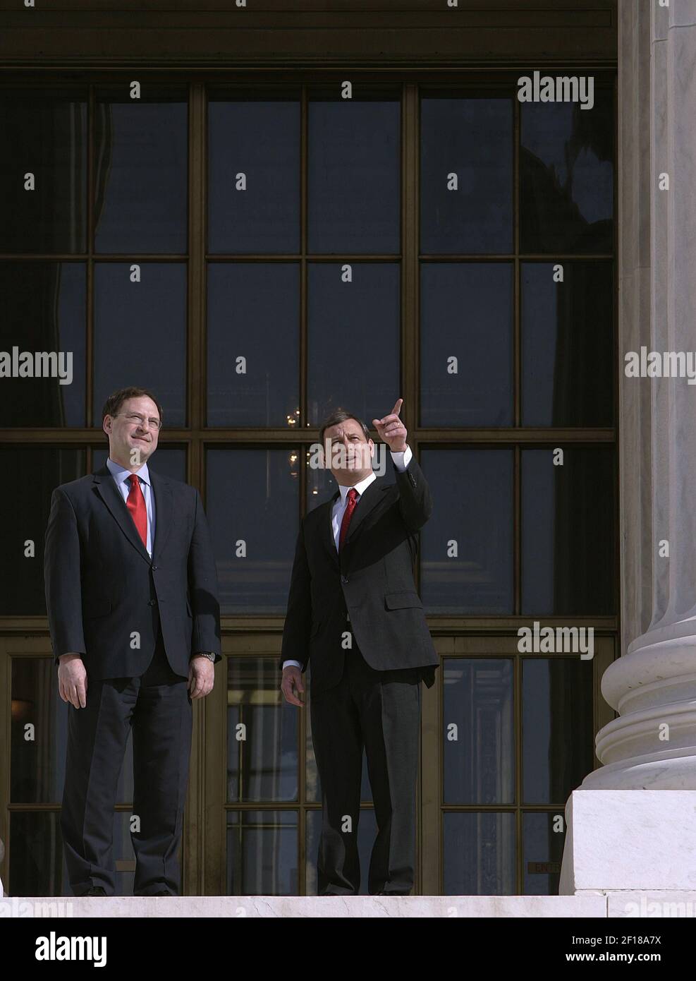 Chief Justice of the Supreme Court John Roberts (right) presents ...