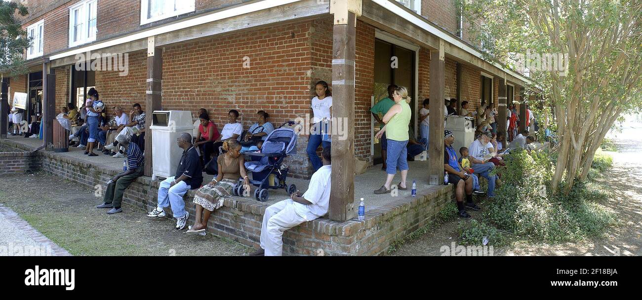 KRT US NEWS STORY SLUGGED: WEA-STORMS-FEMA KRT PHOTOGRAPH BY IAN MCVEA ...