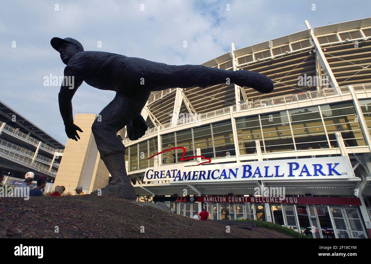 -- NO MAGS, NO SALES -- KRT TRAVEL STORY SLUGGED: UST-BALLPARKS KRT ...