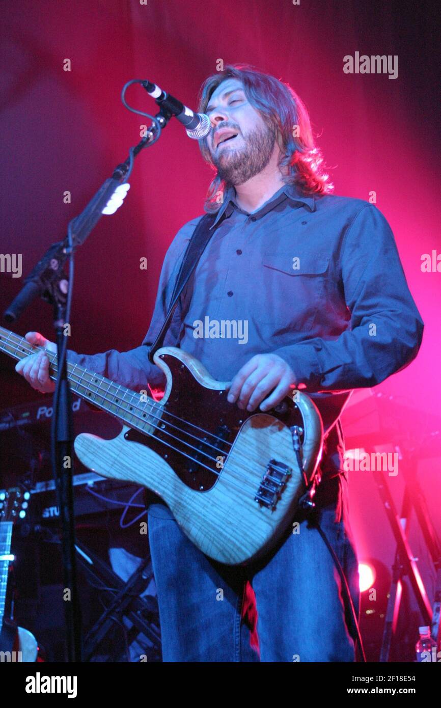 KRT ENTERTAINMENT STORY SLUGGED: MUS-DOVES KRT PHOTOGRAPH BY DAVE ...