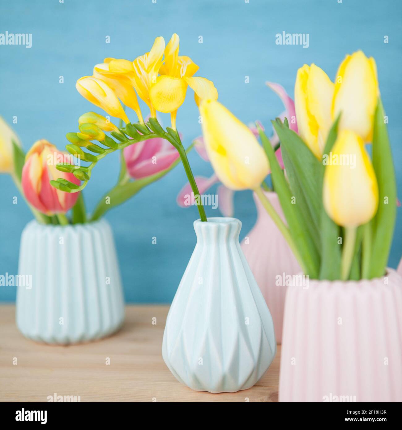 Colorful vases hi-res stock photography and images - Alamy