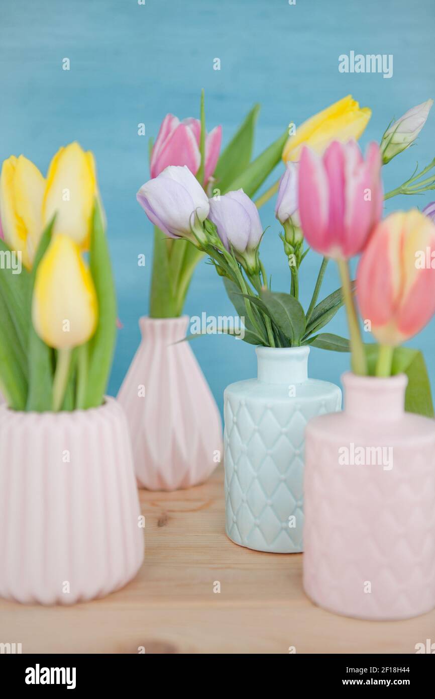 Small vases of flowers hi-res stock photography and images - Alamy