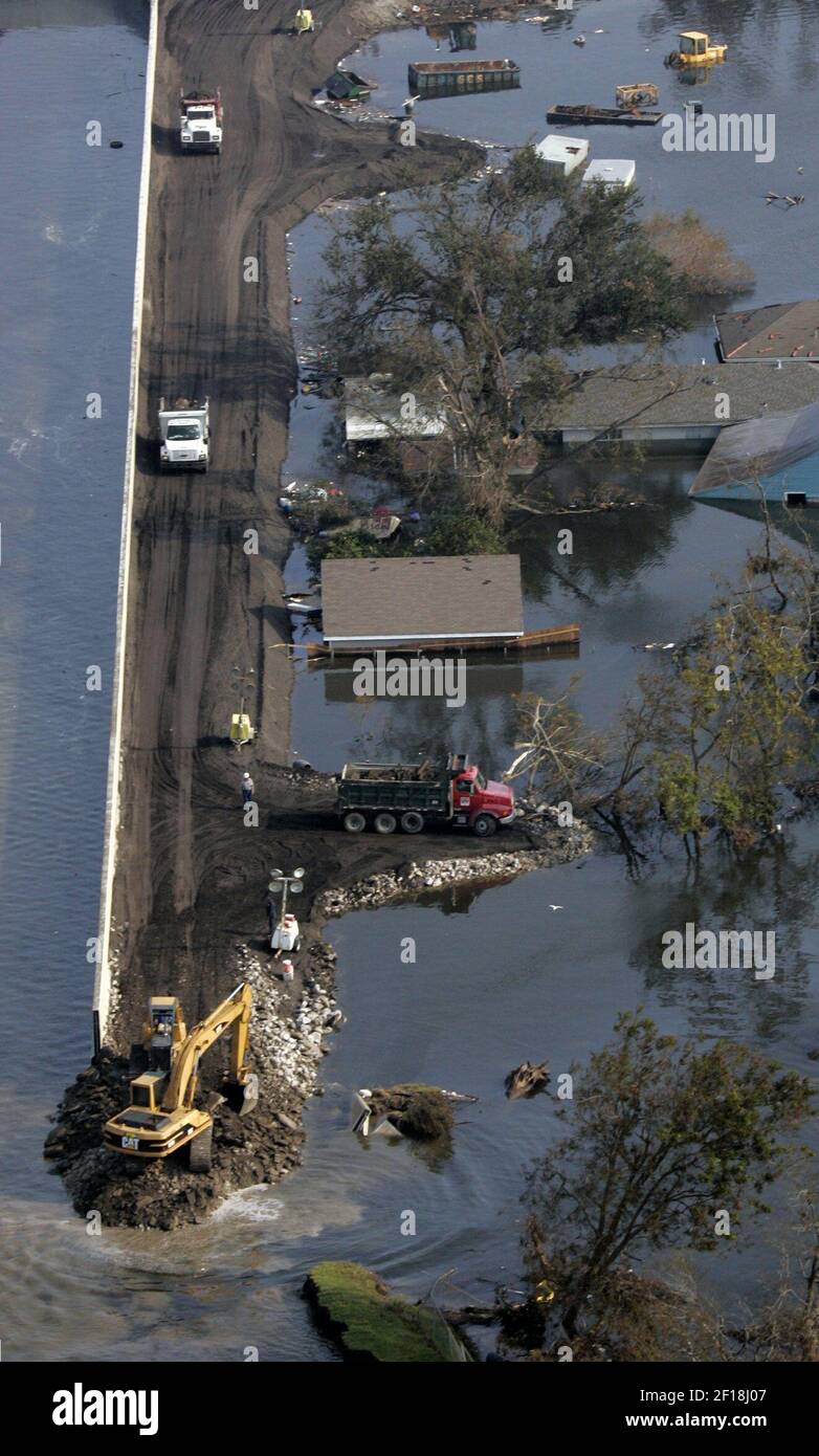 -- NO MAGS, NO SALES -- KRT US NEWS STORY SLUGGED: WEA-KATRINA KRT PHOTOGRAPH BY SMILEY N. POOL ...