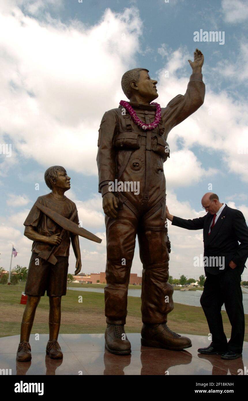 KRT US NEWS STORY SLUGGED: SCI-SHUTTLE-COLUMBIA KRT PHOTO BY JULIE ...