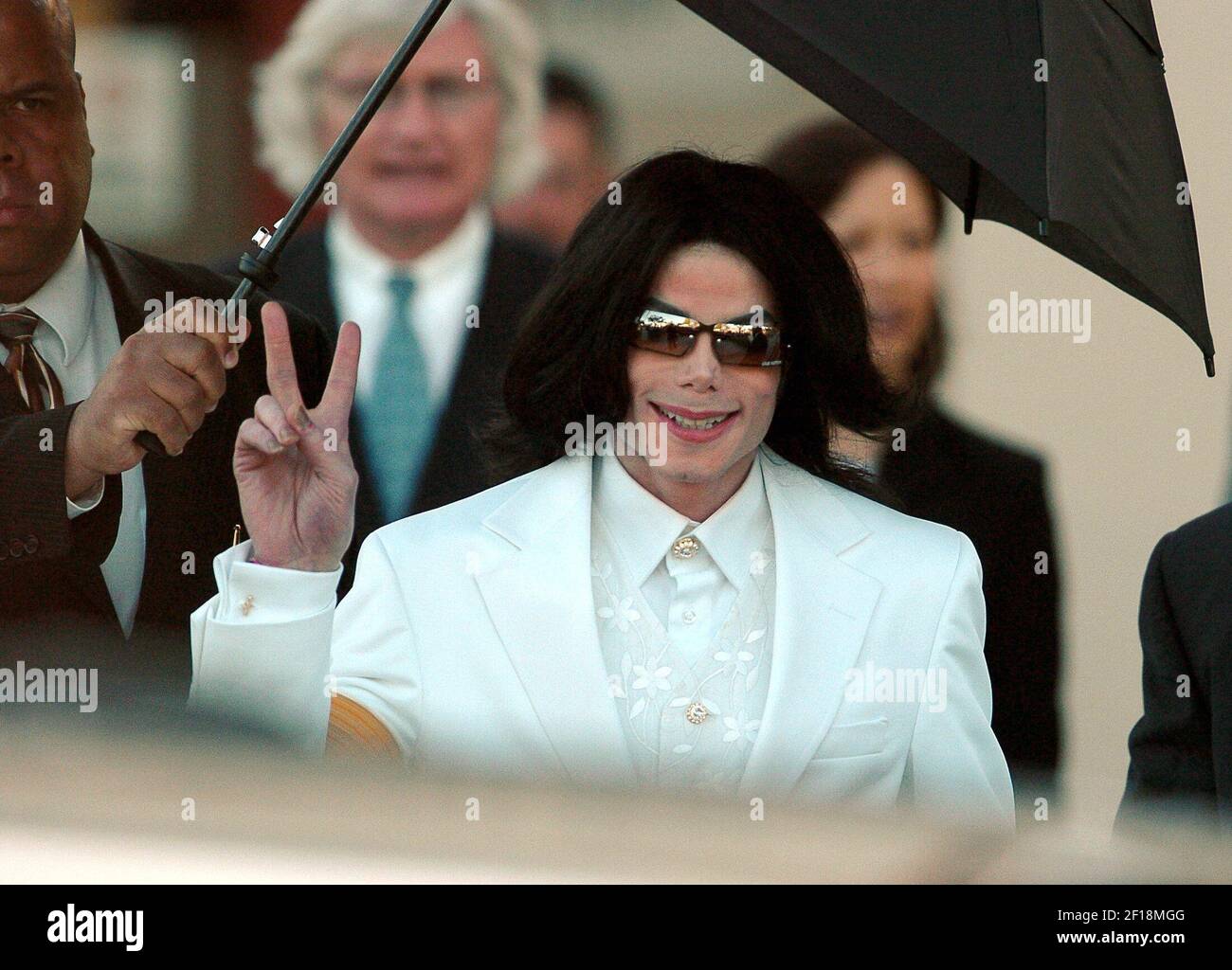 Michael jackson arrives santa maria hi-res stock photography and images ...