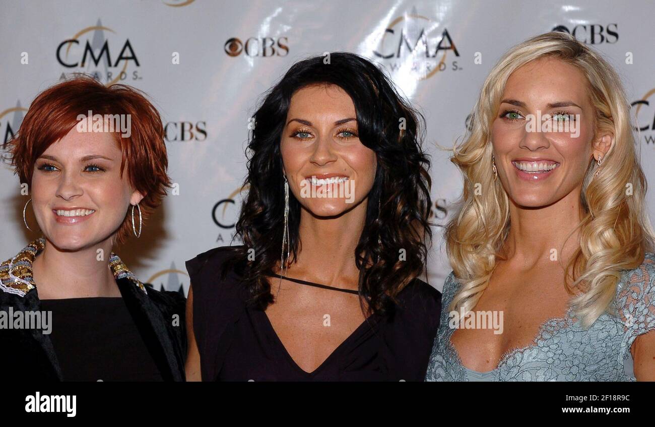 KRT ENTERTAINMENT STAND ALONE PHOTO SLUGGED: COUNTRYMUSICAWARDS KRT ...
