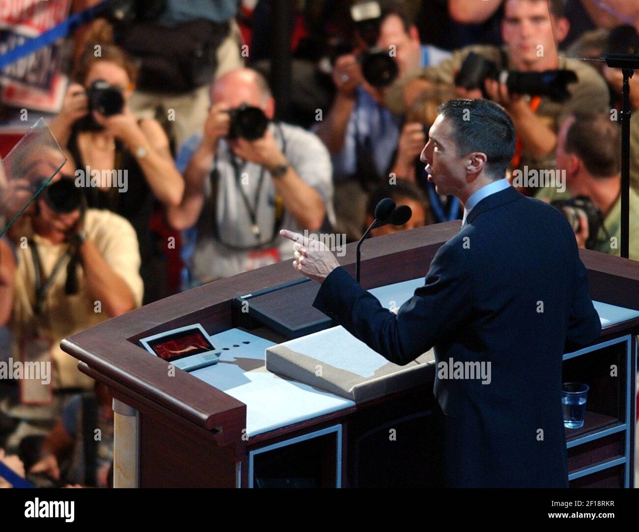 KRT US NEWS STORY SLUGGED: CVN-DEMOCRATS KRT PHOTO BY SAUL LOEB/KRT ...