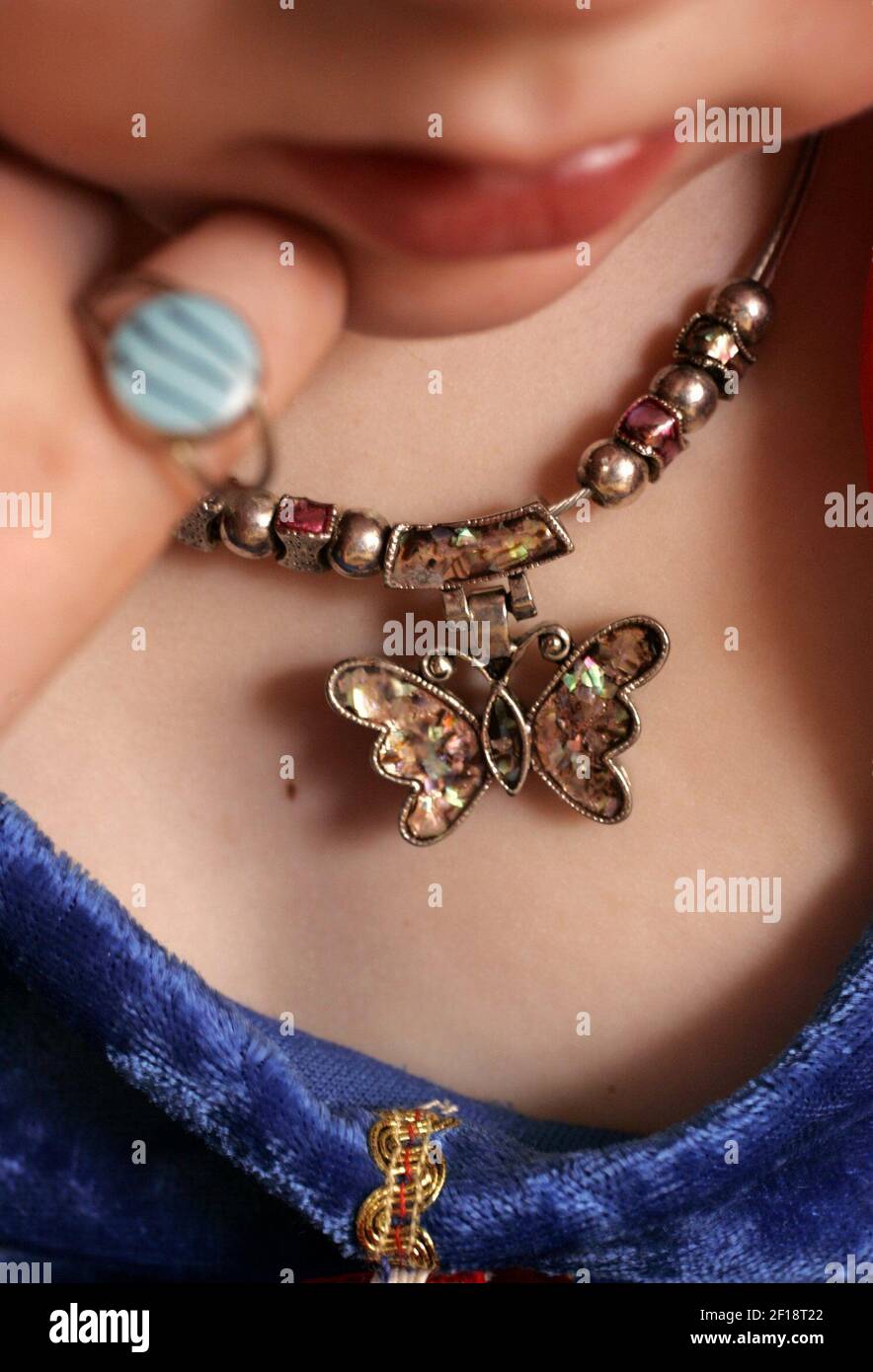 KRT US NEWS STORY SLUGGED: LEADJEWELRY KRT PHOTOGRAPH BY DAVID PULLIAM ...