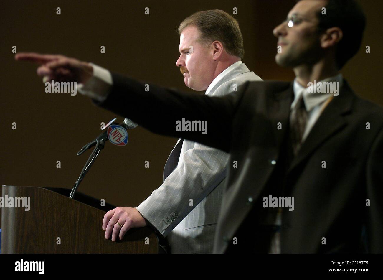 FOR USE WITH RELATED KRT SPORTS STORY SLUGGED: SUPERBOWL KRT PHOTOGRAPH ...