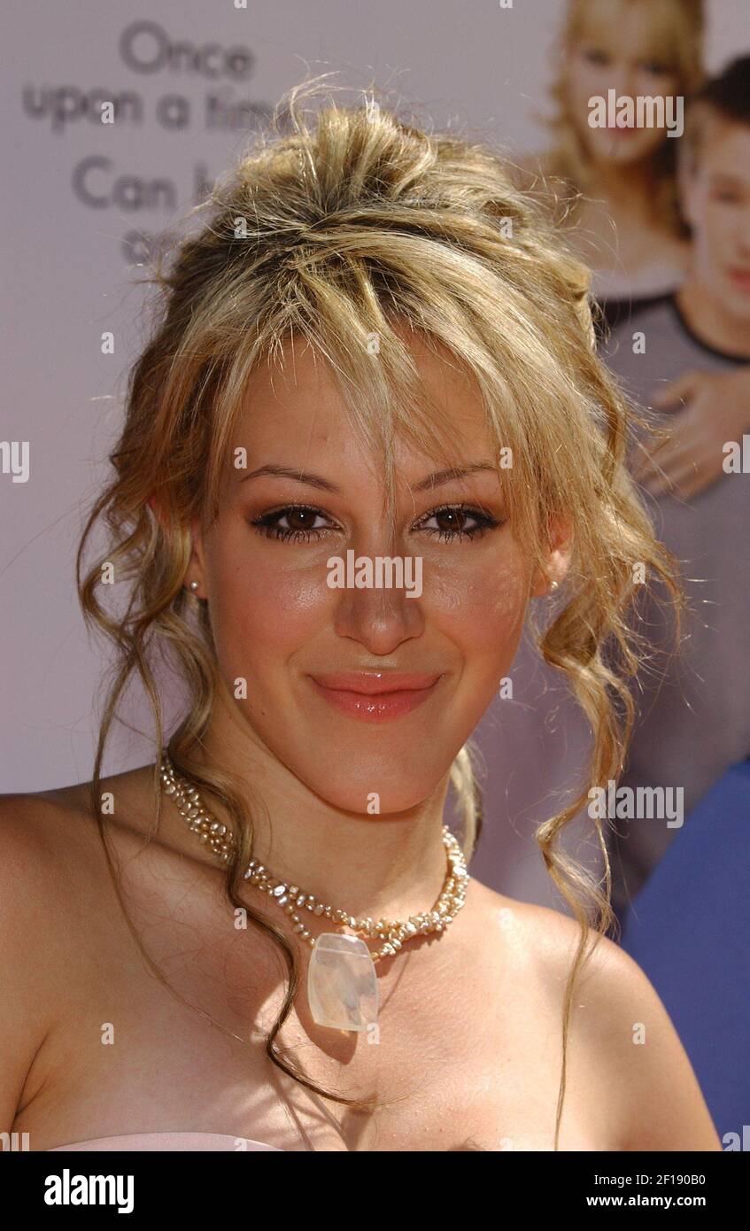 KRT STAND ALONE ENTERTAINMENT PHOTO SLUGGED: CINDERELLASTORY KRT ...