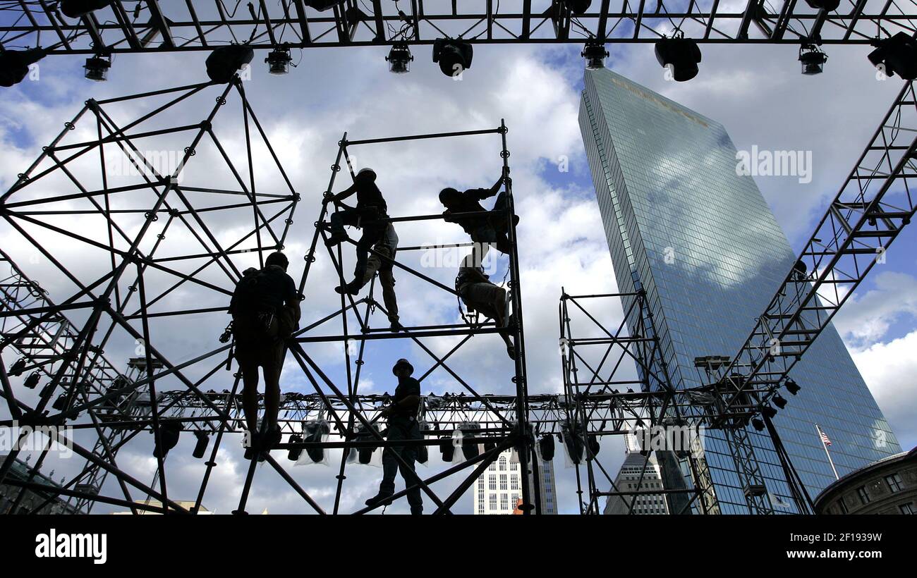 KRT STAND ALONE PHOTOGRAPH BY CHUCK KENNEDY/KRT (October 31) BOSTON, MA ...