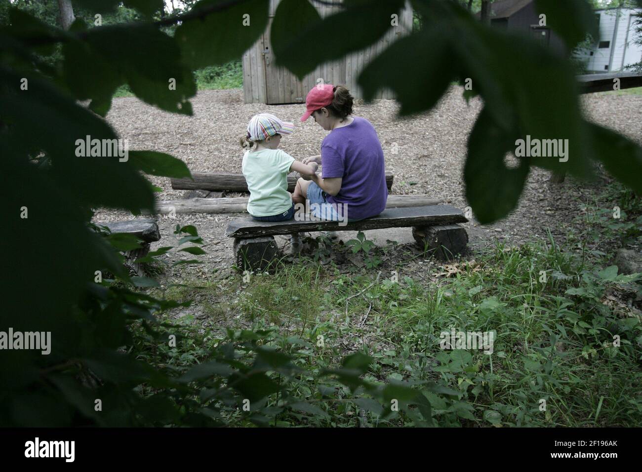 KRT LIFESTYLE STORY SLUGGED: FAM-SCOUTSMOMS KRT PHOTOGRAPH BY MIKE ...