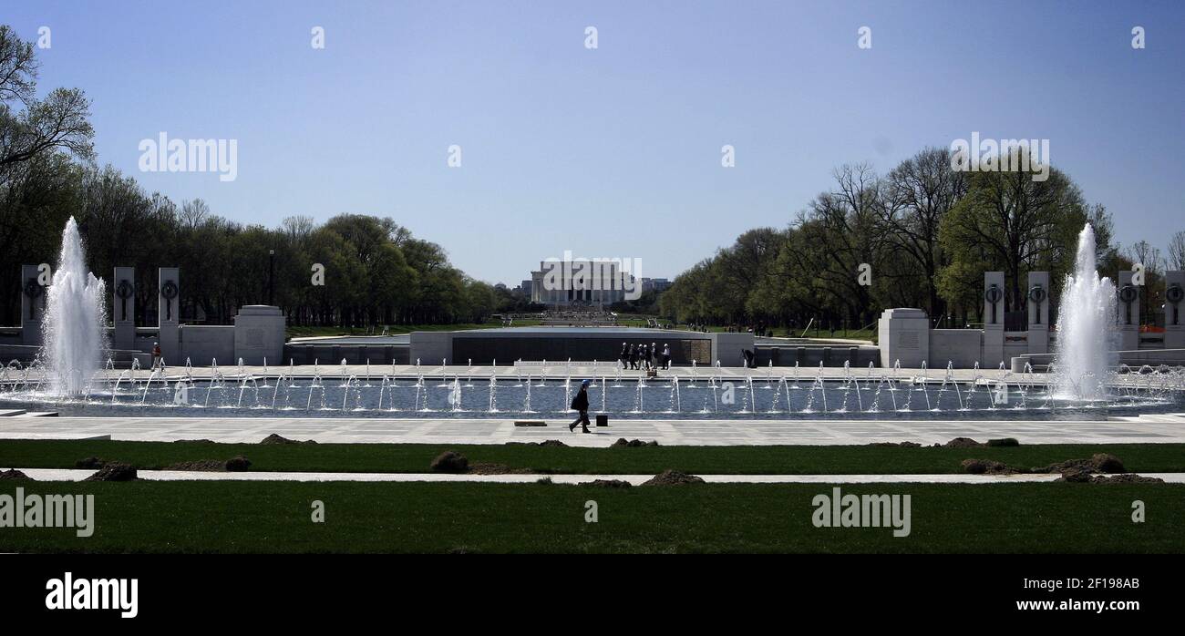 KRT US NEWS STORY SLUGGED: WORLDWARIIMEMORIAL KRT PHOTO BY CHUCK ...