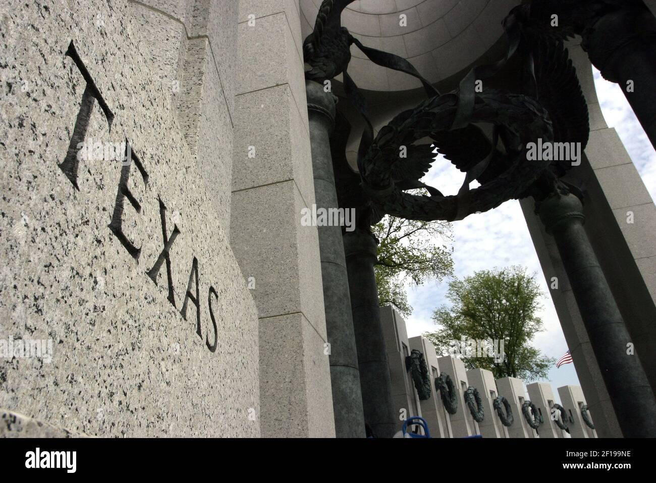 KRT US NEWS STORY SLUGGED: WORLDWARIIMEMORIAL KRT PHOTO BY CHUCK ...