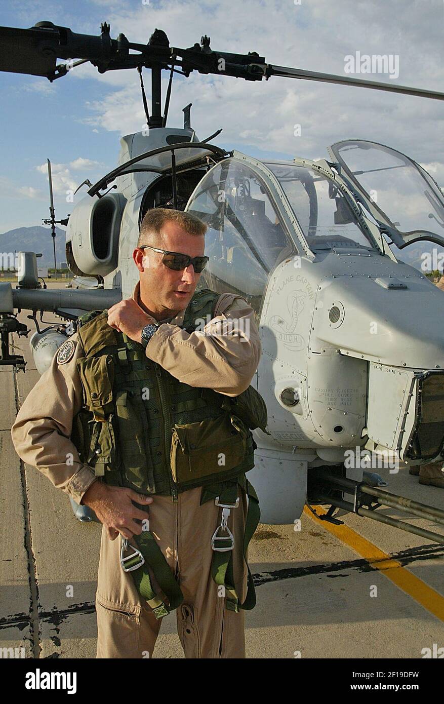 KRT US NEWS STORY SLUGGED: BORDER-MILITARY KRT PHOTOGRAPH BY RON T ...