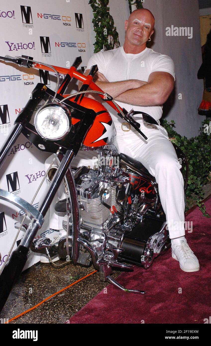 KRT STAND ALONE ENTERTAINMENT PHOTO SLUGGED: HILTONVMAPARTY KRT ...