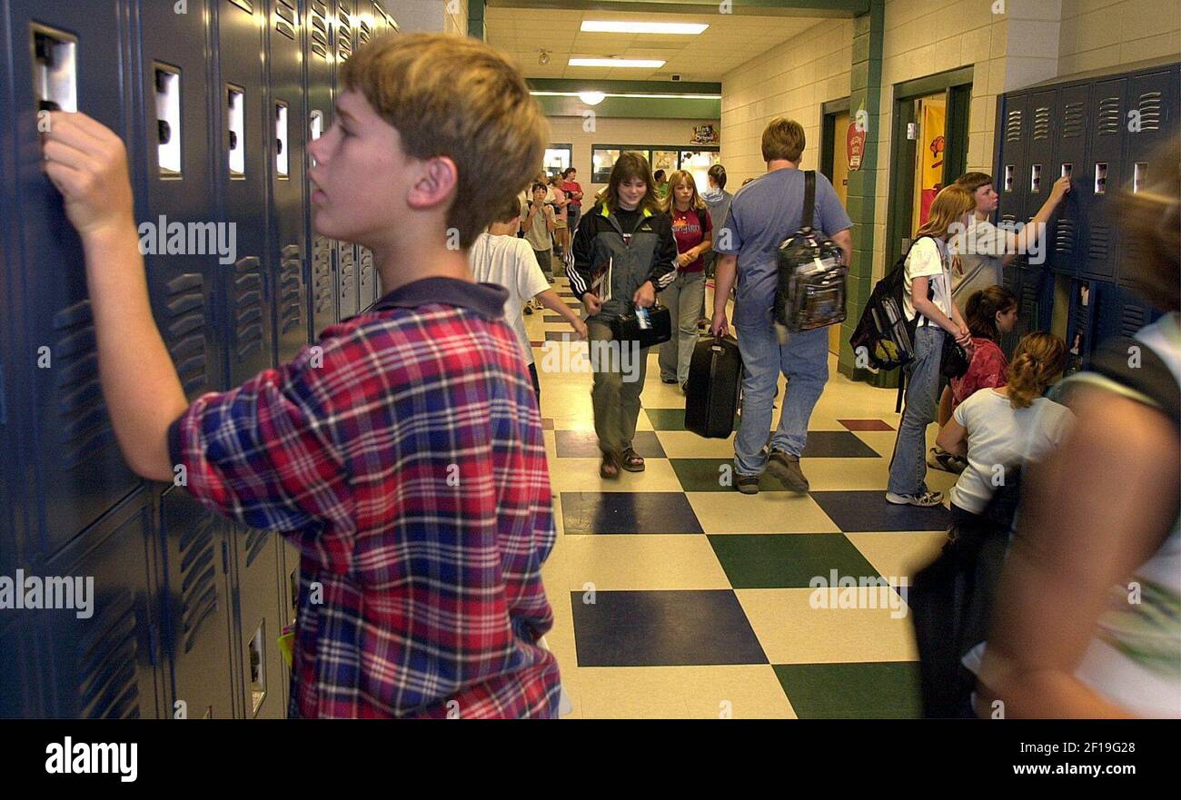 KRT LIFESTYLE STORY SLUGGED: FAM-MIDDLESCHOOL KRT FILE PHOTOGRAPH BY ...