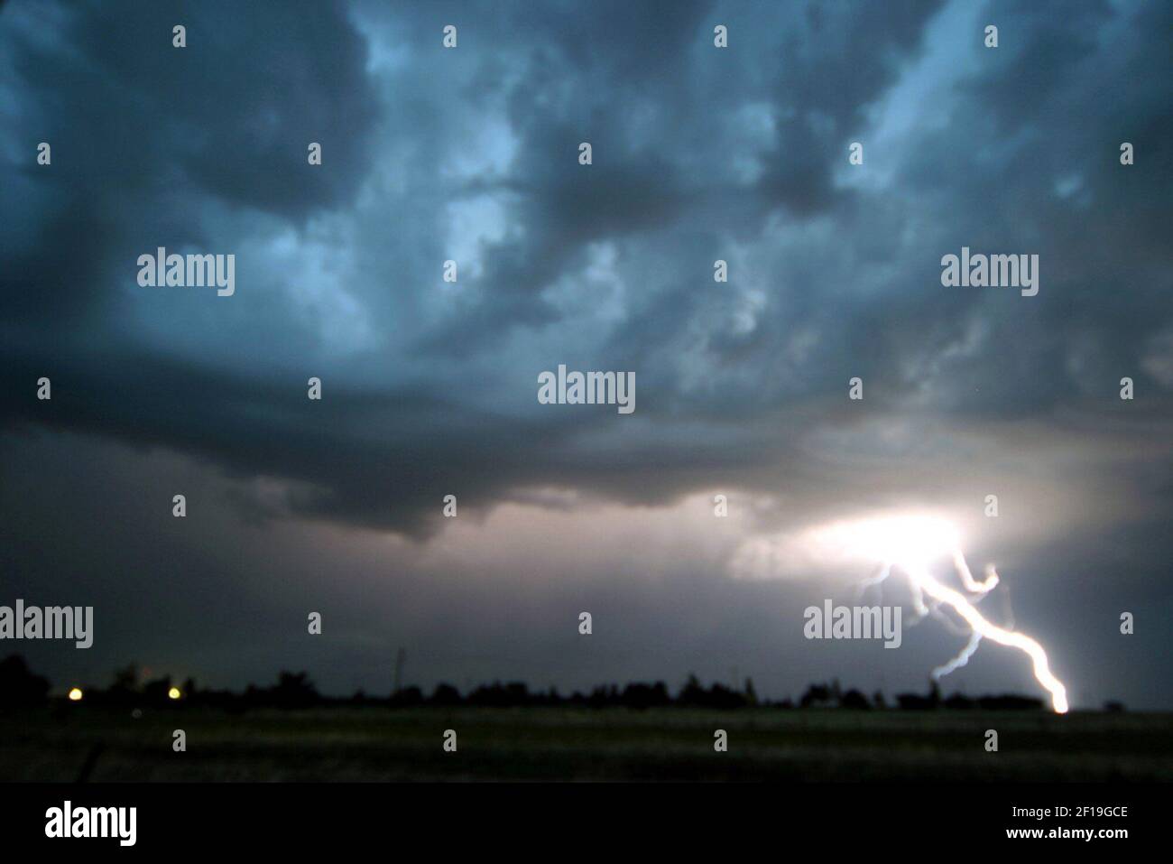 KRT TRAVEL STORY SLUGGED: WEA-UST-STORMWATCHERS KRT PHOTOGRAPH BY SEAN ...