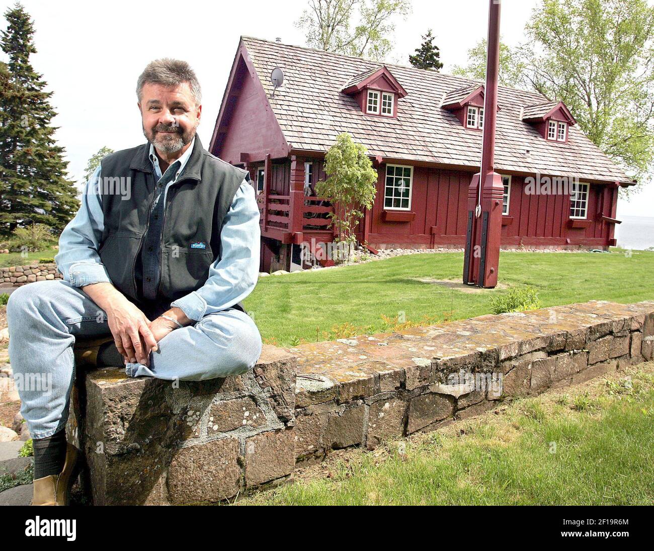 KRT LIFESTYLE STORY SLUGGED: HOME-LUNDIECABINS KRT PHOTOGRAPH BY JUSTIN ...