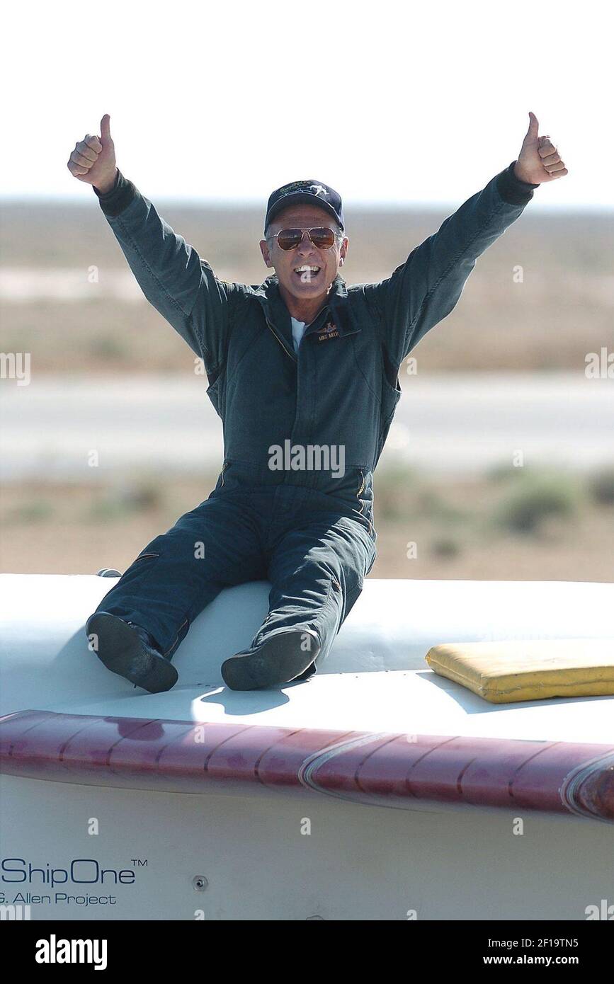 KRT US NEWS STORY SLUGGED: SCI-SPACEPLANE KRT PHOTOGRAPH BY LIONEL HAHN ...