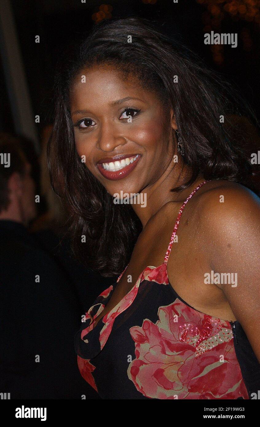 KRT ENTERTAINMENT STORY SLUGGED: MAKEUP KRT PHOTOGRAPH BY LIONEL HAHN ...