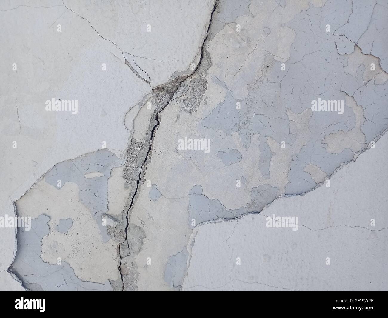 Broken wall texture with old cracks. Ruins of an ancient castle Stock ...