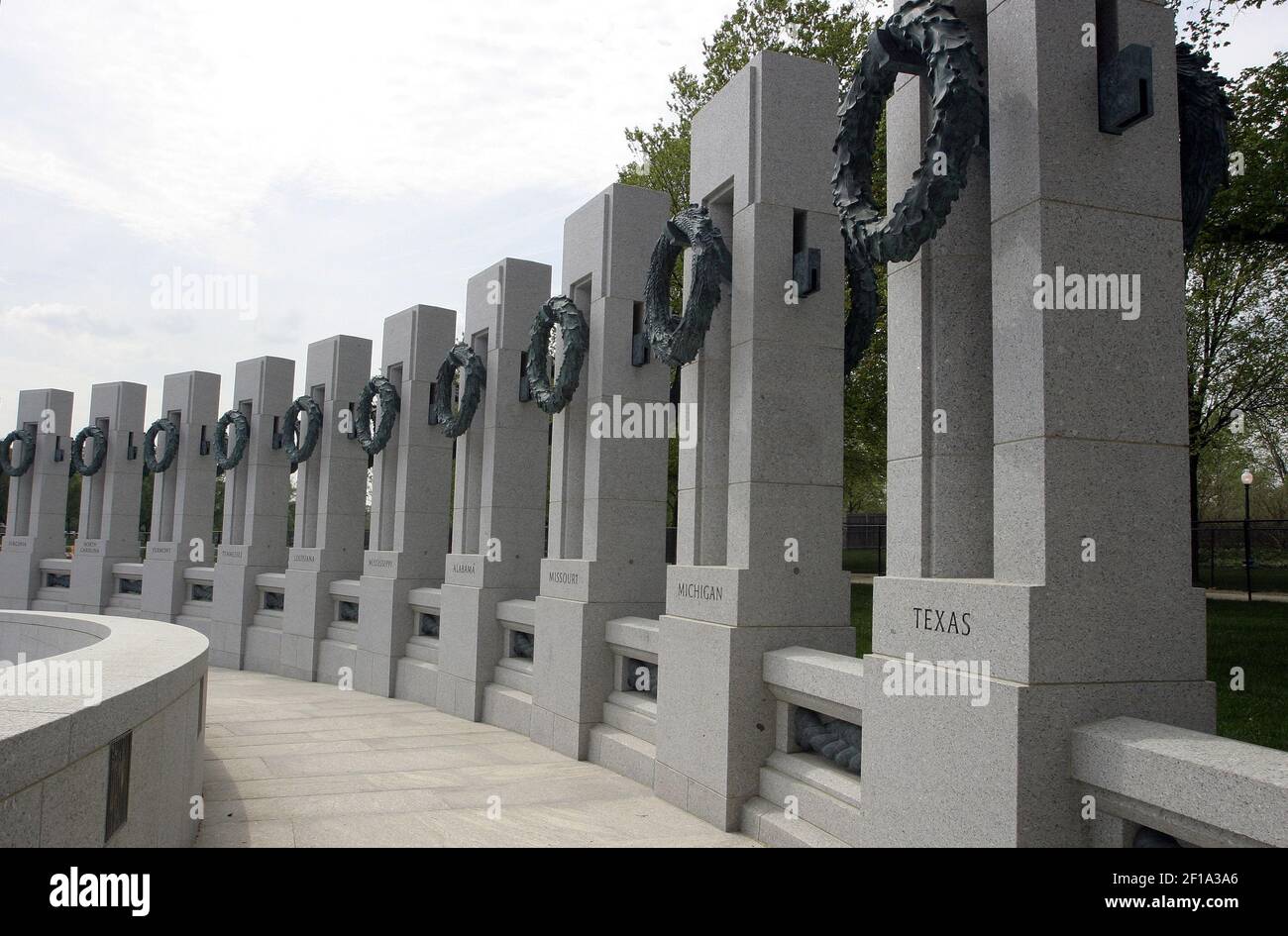 KRT US NEWS STORY SLUGGED: WORLDWARIIMEMORIAL KRT PHOTO BY CHUCK ...