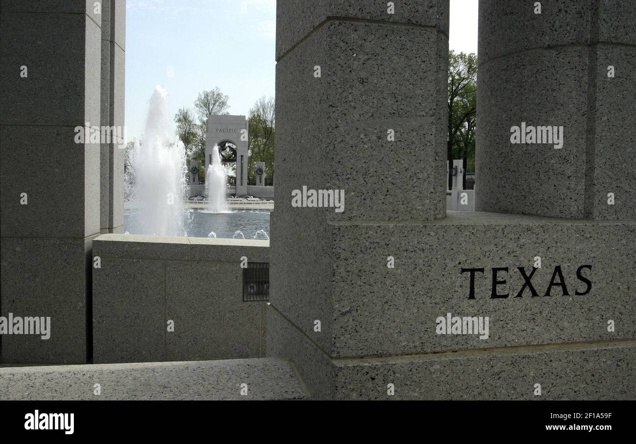 KRT US NEWS STORY SLUGGED: WORLDWARIIMEMORIAL KRT PHOTO BY CHUCK ...