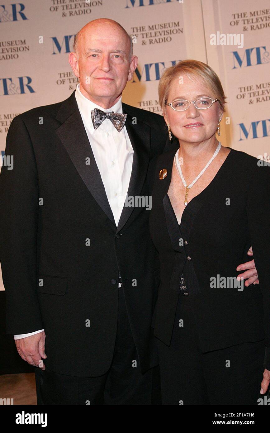 KRT ENTERTAINMENT STAND ALONE PHOTO SLUGGED: TVRADIOGALA KRT PHOTOGRAPH ...