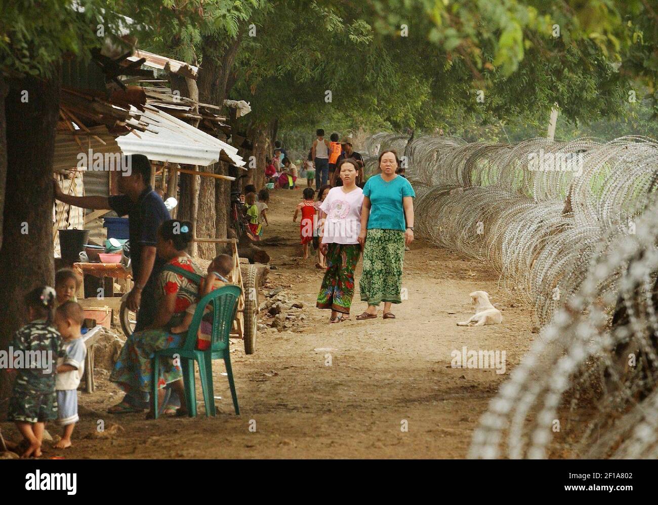 KRT WORLD NEWS STORY SLUGGED: THAILAND-HMONG KRT PHOTO BY GARY PORTER ...