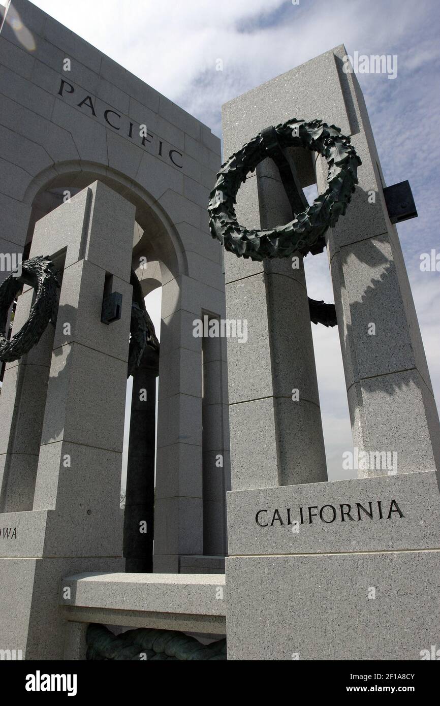 KRT US NEWS STORY SLUGGED: WORLDWARIIMEMORIAL KRT PHOTO BY CHUCK ...