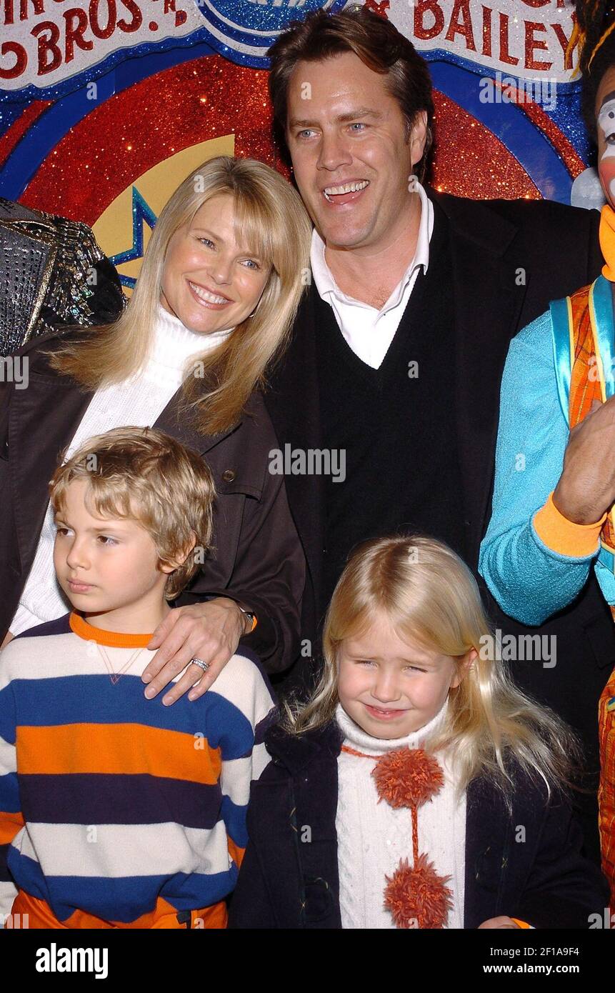 KRT STAND ALONE ENTERTAINMENT PHOTO SLUGGED: RINGLINGSHOW KRT ...